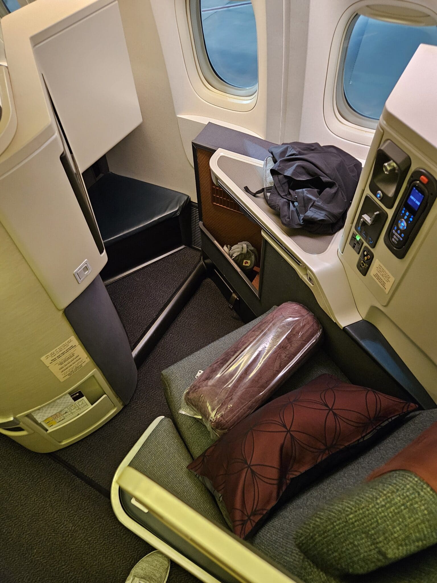 Qatar Airways 777-300ER Business Class Review