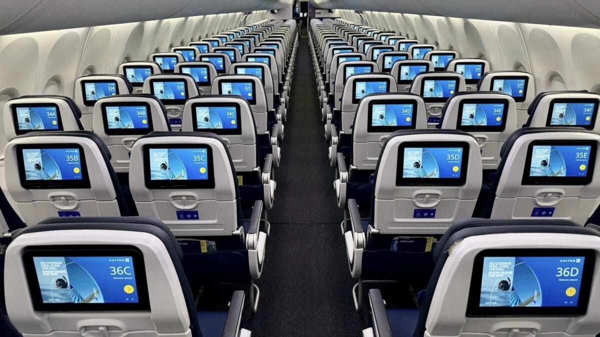 United Airlines Guide: Seats, Amenities, Customer Service, Baggage Fees ...