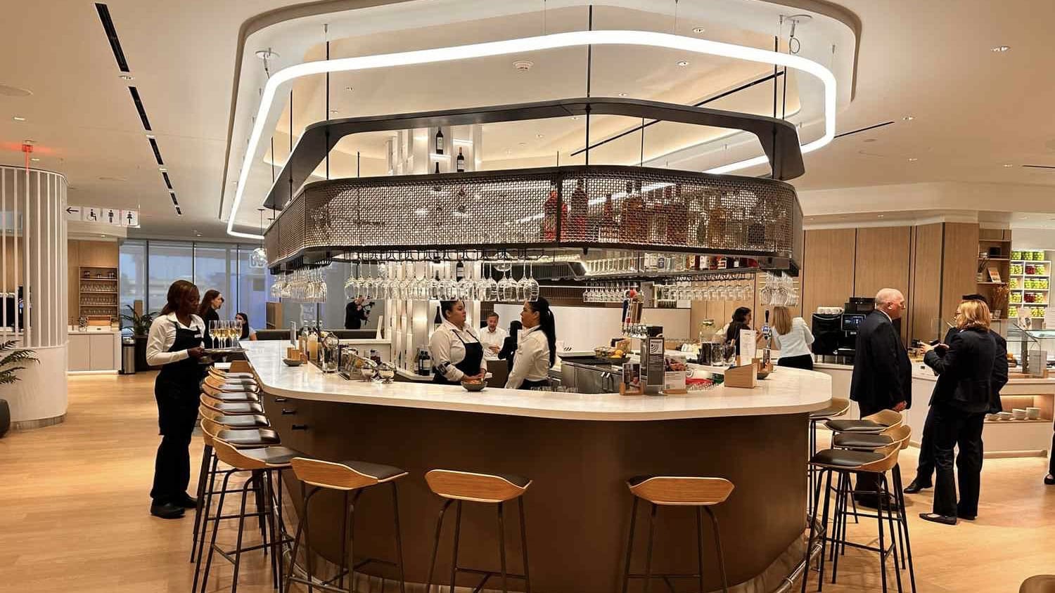 Newark Liberty Airport Lounges Guide: Access, Hours, And Amenities